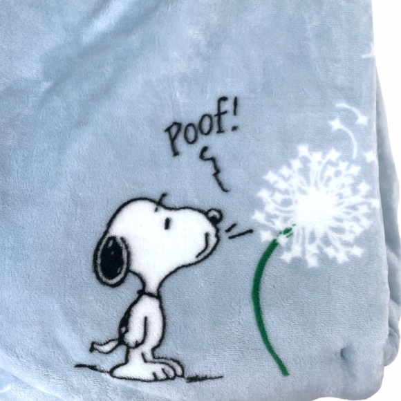 Peanuts | Bedding | Peanuts Snoopy Blowing A Dandelion Throw Blanket ...